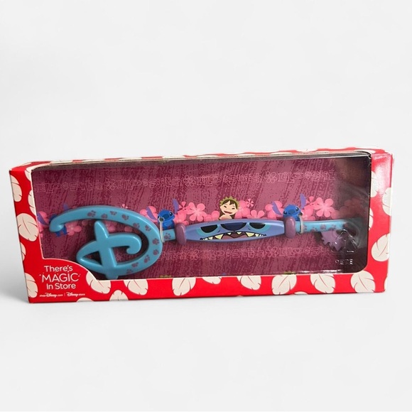 Disney | Art | Rare Disney Cast Member Exclusiveholiday Key 29 | Poshmark
